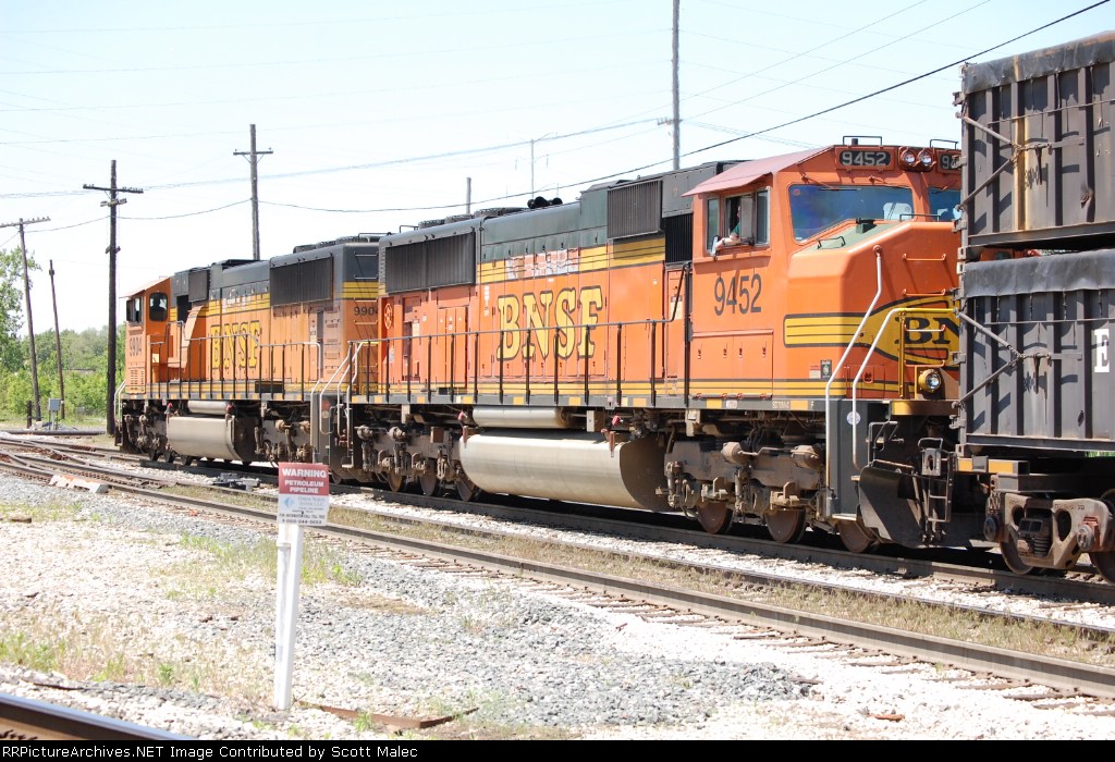 BNSF 9904 & 9452